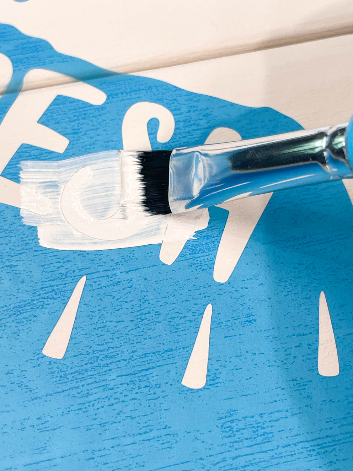 Create "Farm Fresh Eggs" Painted Sign - Let's Craft